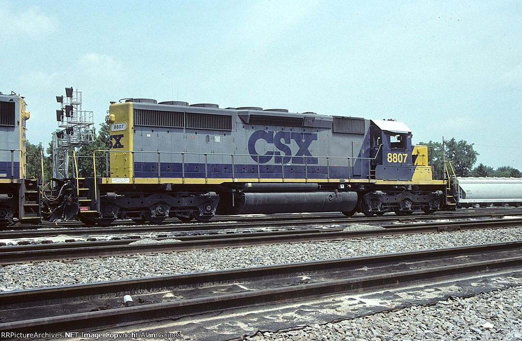 CSX SD40-2 8807